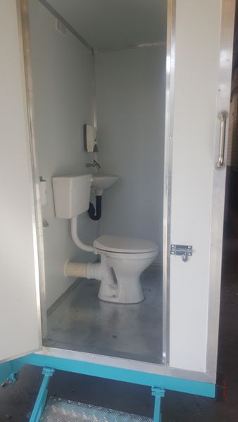 Double Mobile VIP Toilet – VIP Trailers And Coldrooms